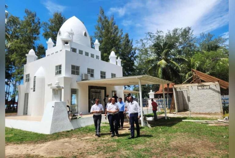Surau Awam Pantai Batu Buruk - masjiddekat.my